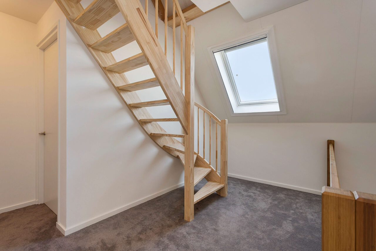 Vaste zoldertrap | Basistrappen